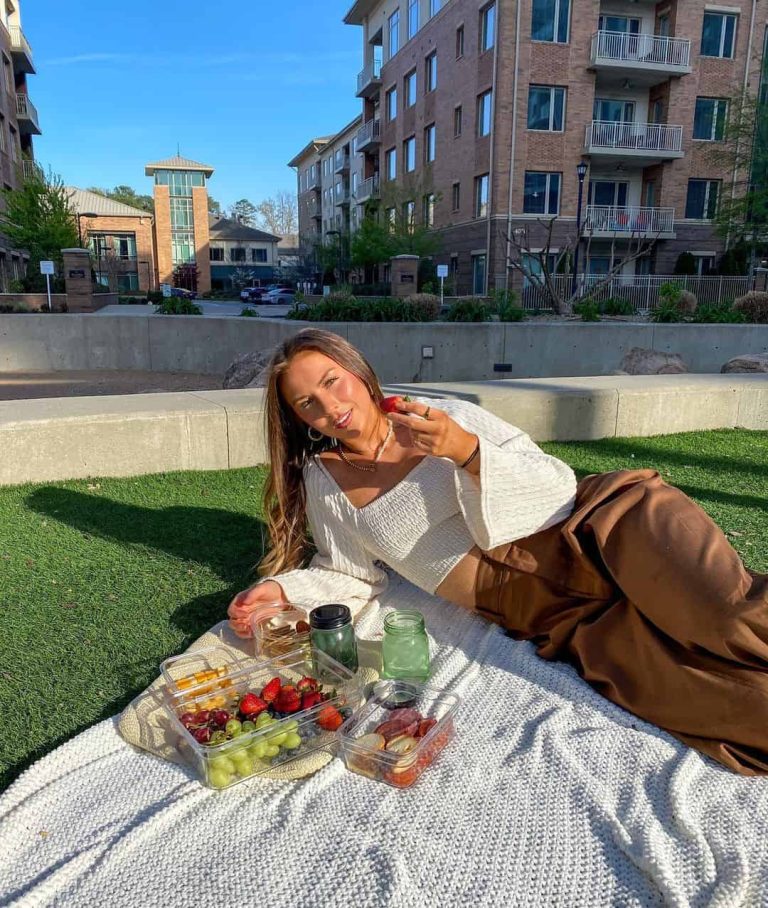 Who Is Akshay Bhatia's Girlfriend Presleigh Schultz? - jcsportsnews.com